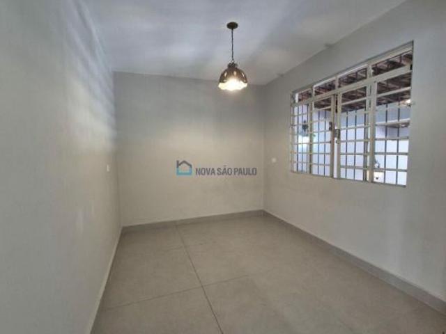 Sobrado à venda 200m² 2 quartos, 2 banheiros e 4 vagas de garagem