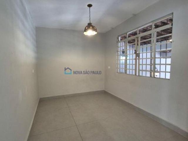 Sobrado à venda 200m² 2 quartos, 2 banheiros e 4 vagas de garagem