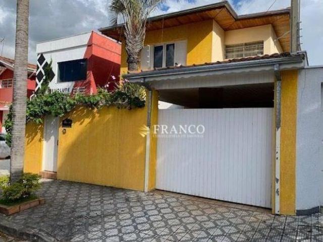 Sobrado com 3 dormitórios à venda, 201 m² por R$ 730.000,00 Centro Taubaté/SP