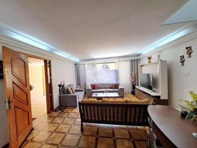Sobrado á venda, 212m², 5 quartos, C/03 Vagas