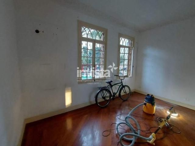 Sobrado à venda, 213 m², 3 dormitórios, uma quadra da praia, Pompéia Santos