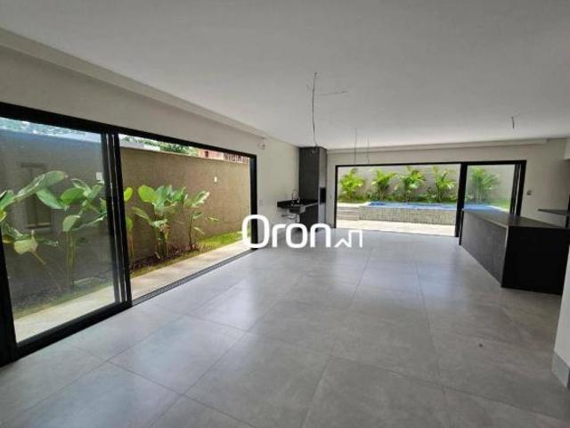 Sobrado à venda, 213 m² por R$ 1.550.000,00 Jardins Barcelona Senador Canedo/GO