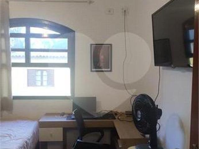Sobrado à venda com 6 quartos, sendo 1 suíte, em Vila Acoreana, Poá