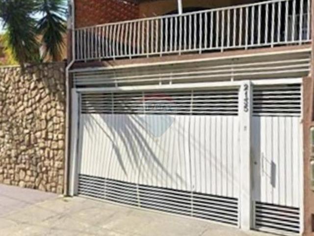 Casa com Estrutura para Duas Famílias, 4 Dormitórios e 2 Suítes na Av. Samuel Martins
