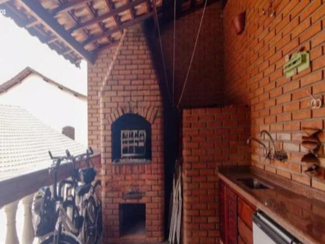 Sobrado à venda 240m² 3 dormitórios 1 suíte 3 banheiros 2 vagas de garagem Jardim Textil