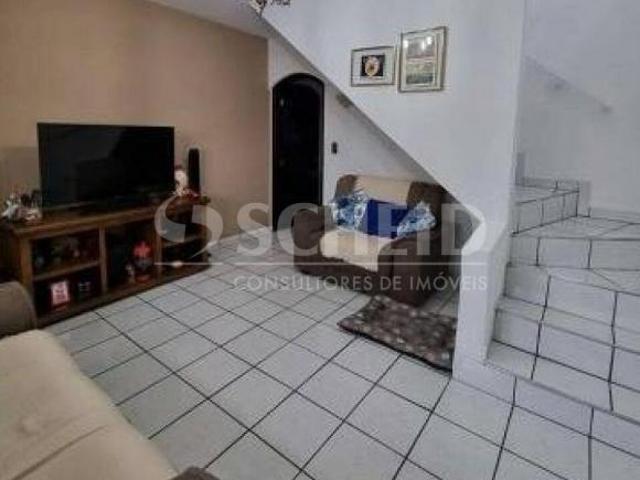 Sobrado a Venda 240m² de área útil Bairro de Interlagos 3 quartos 1 suíte 2 vagas