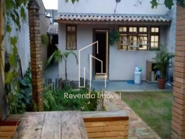 Sobrado à venda 240m² sendo 5 dormitórios, 3 banheiros, 3 suítes e 3 vagas Lapa