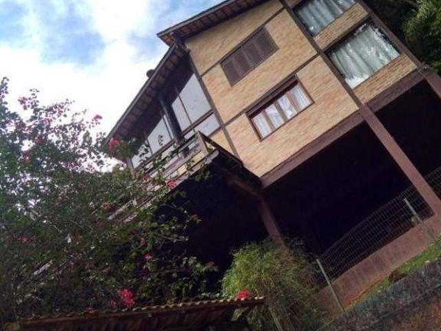 Sobrado à venda | 241m² | 3 dormitórios | 2 suítes | 10 vagas Condomínio Parque Petrópolis Mairi