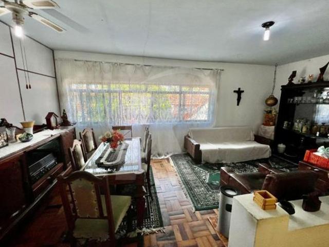 Sobrado à venda 243m², com 03 quartos e 04 vagas, localizado no Tremembé