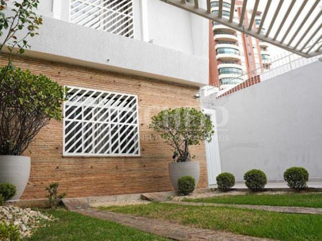 Sobrado à venda, 260m², 3 dormitórios, versátil, para comercial ou residencial no Campo Belo