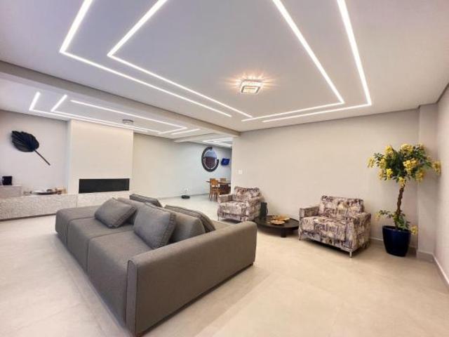 Sobrado à venda, 280 m² com 3 Dormitórios 2 Suítes, 3 Salas e 6 vagas de Garagem Parque dos Páss