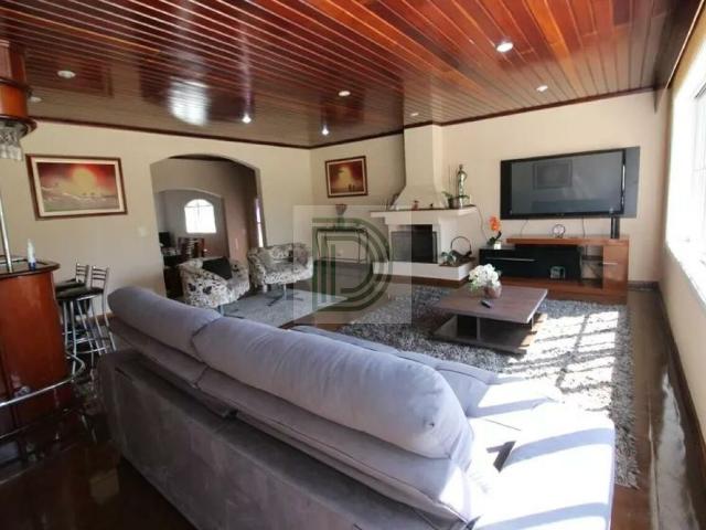Sobrado à venda 280m², 3 suítes, 4 vagas Adalgisa