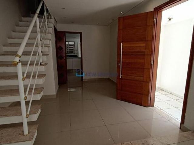 Sobrado à venda 2 dormitórios, suíte, edícula e excelente localização!