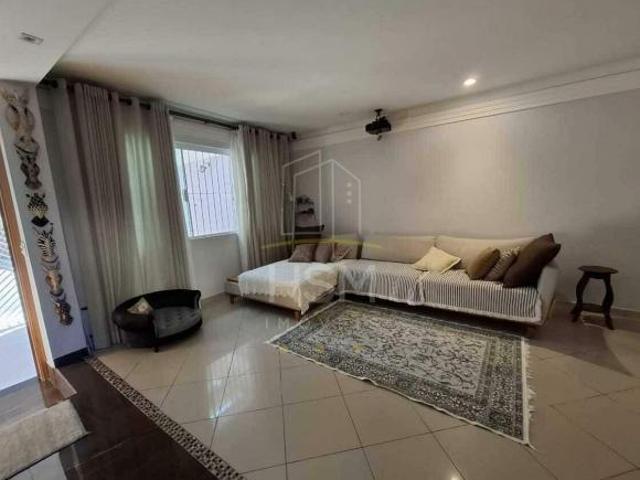 Sobrado com suíte master, espaço gourmet completo e localização privilegiada