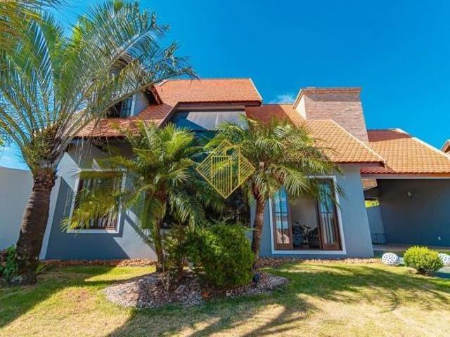 Sobrado à venda, 2 quartos, 3 suítes, com piscina, Centro Toledo/PR
