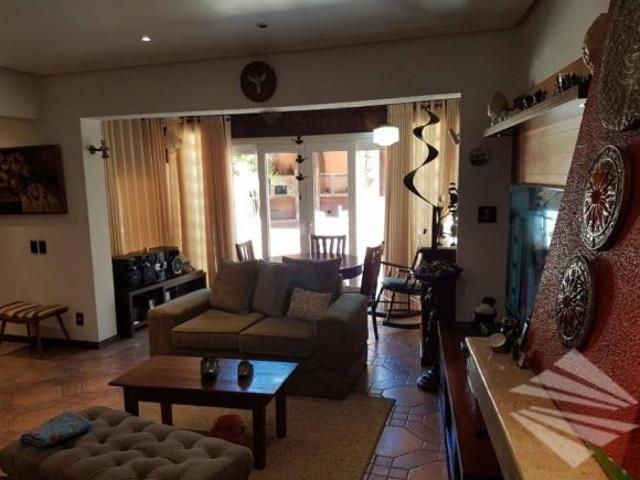 Sobrado à venda, 380 m² Independência Taubaté/SP