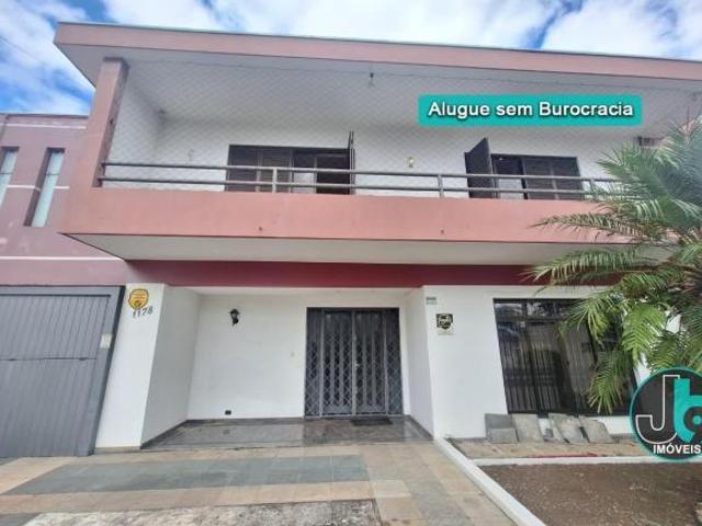 Sobrado a Venda 474m² no Jardim Botânico com 4 quartos, 1 suíte com hidro e closet, elevador, 5 banh