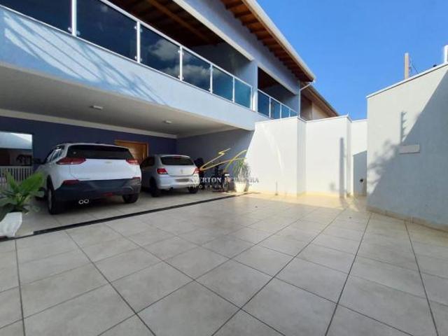Sobrado á venda, 4 Dormtórios, sendo 1 Suíte com Closet, Piscina em Indaiatuba