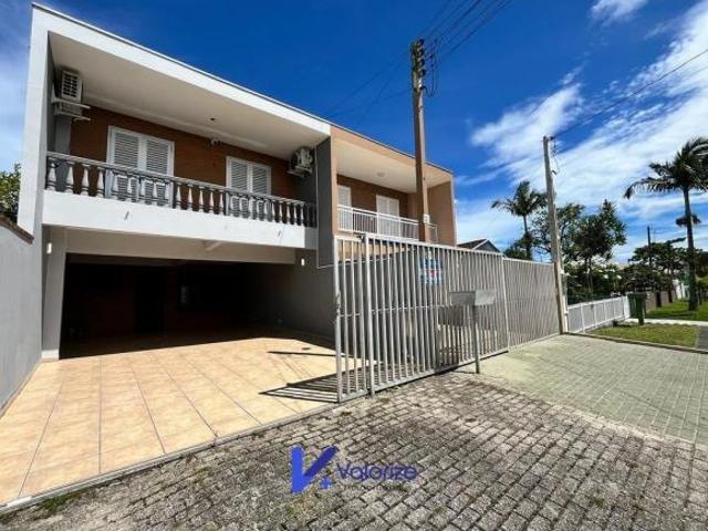 Sobrado a Venda 4 Quartos Perto do Mar