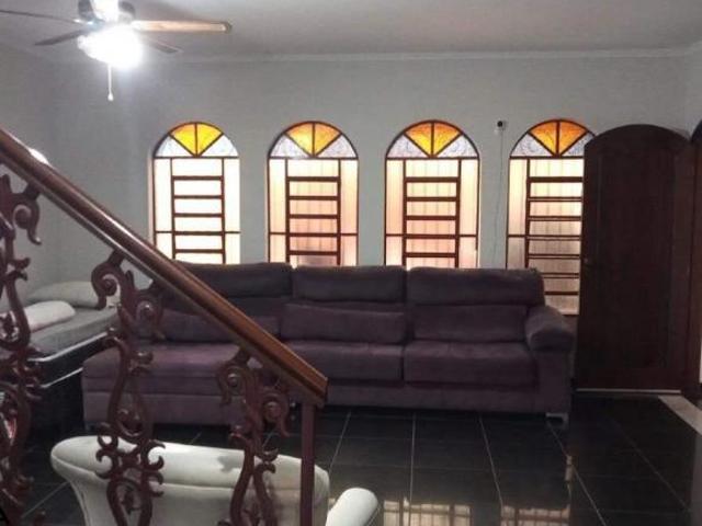 Sobrado à venda 4 quartos 2 suítes 2 vagas Pinheirinho Santo André SP