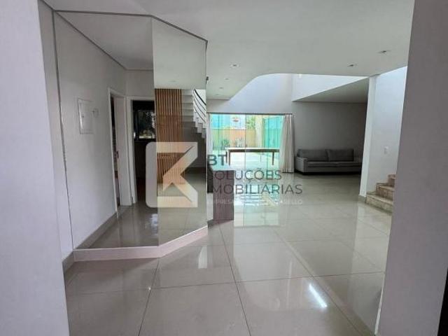 Sobrado à venda, 4 quartos, 4 vagas de garagem, churrasqueira, piscina, sala de cinema, Residencial