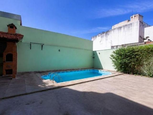 Sobrado à venda | 5 dormitórios | 4 suítes | 7 vagas | churrasqueira e piscina | Vila Paulicéia Sã