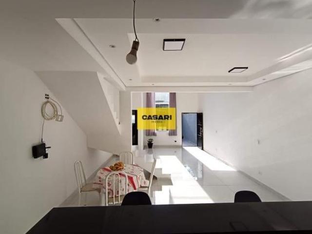 Sobrado à Venda com Área Gourmet, 2 Dormitórios e 2 Vagas em Avenida Comercial