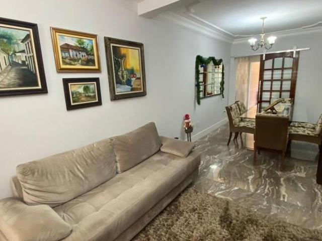 Sobrado á venda com área de Lazer Piscina e Churrasqueira