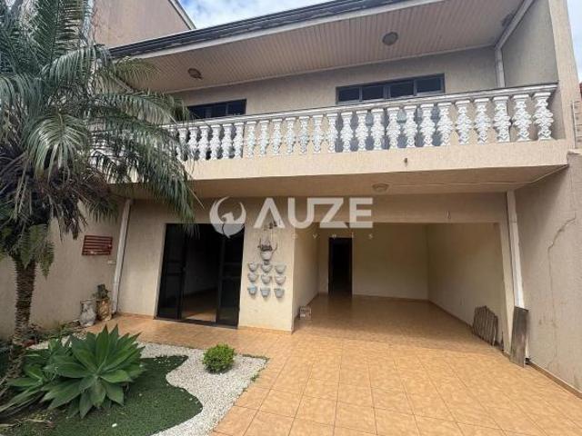 Sobrado á venda com excelente localização no Sítio Cercado Curitiba/PR
