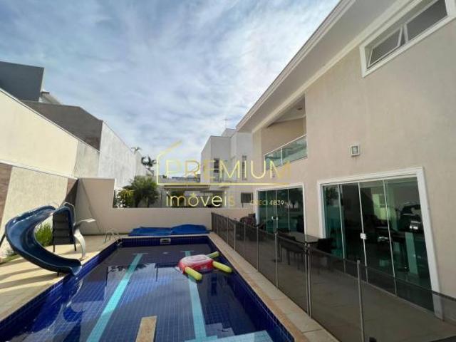 Sobrado a venda com jacuzzi no condomínio Reserva da Serra