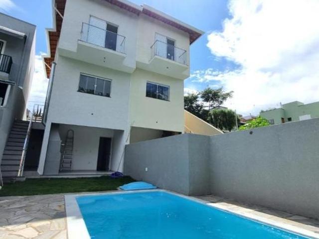 Sobrado à venda com piscina em Atibaia por R$580mil