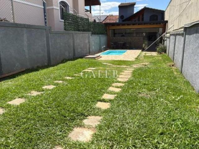 Sobrado à venda com piscina, localização excelente