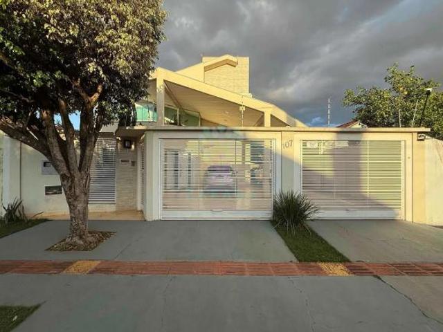 Sobrado à venda com suíte térrea e terreno grande, Vila Taveirópolis, Campo Grande, MS