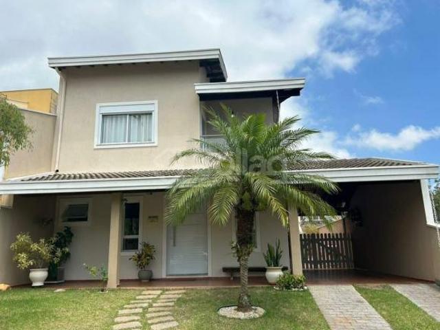 Sobrado á venda com três dormitórios sendo uma suíte, quintal no Condominio Grape Village em Vinhedo