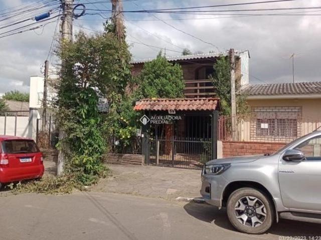 Sobrado à venda com 04 quartos, 01 suíte térreo no bairro de Niterói