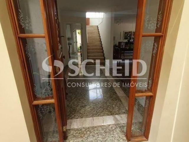 Sobrado à venda com 04 quartos e 03 vagas em rua fechada no Brooklin