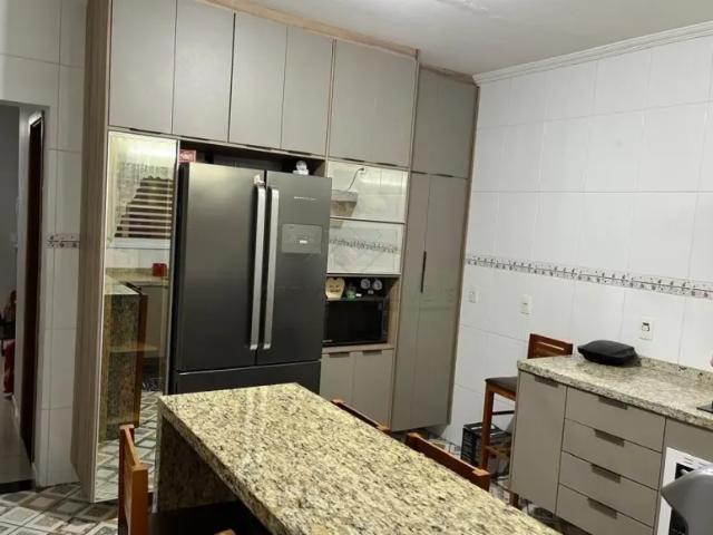 Sobrado à venda com 146m², 3 quartos e 1 suítes com 2 vagas Vila Scarpelli, Santo André