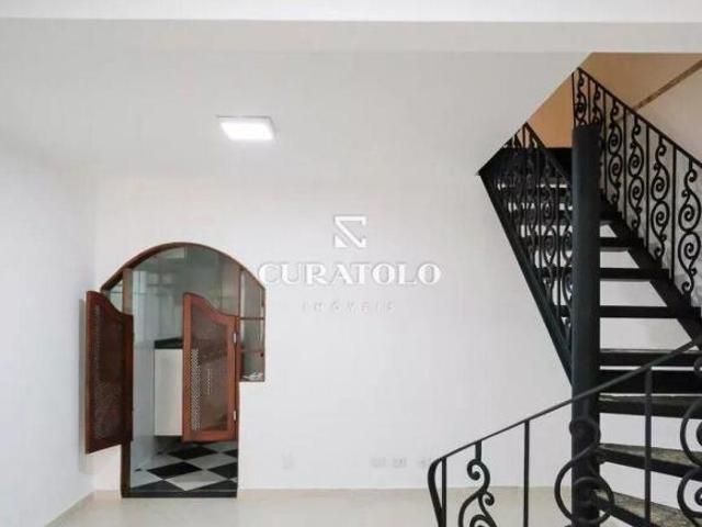 Sobrado à venda com 150 m², 3 quartos, varanda e vaga, Santa Maria, São Caetano do Sul