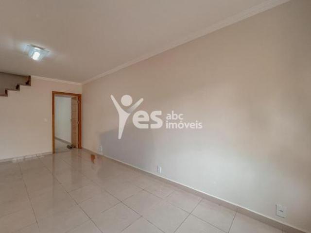 Sobrado a venda com 155m², com 2 dormitórios, 1 suíte, 3 banheiros e 2 vagas de