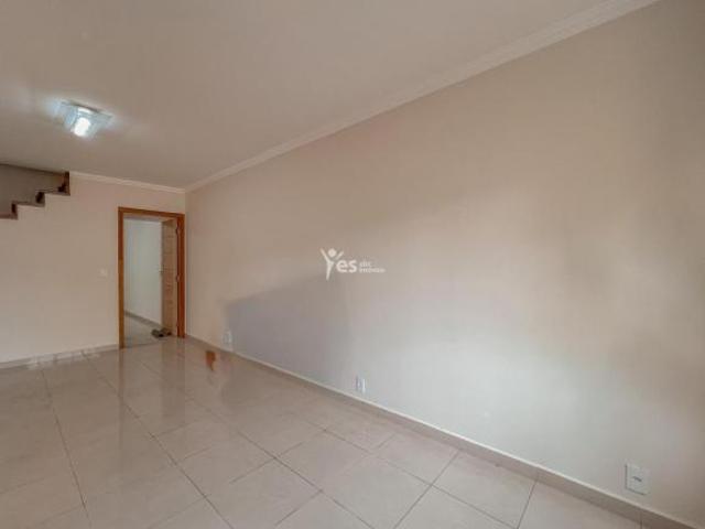 Sobrado a venda com 155m², com 2 dormitórios, 1 suíte, 3 banheiros e 2 vagas de