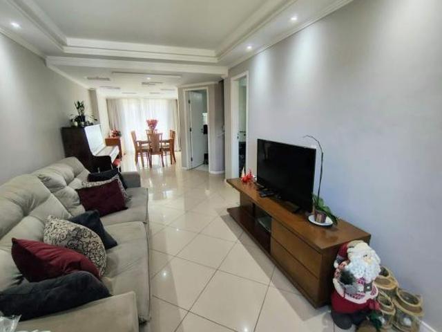 Sobrado à venda com 160m² na Rua Capitão Leônidas Marques no Uberaba Residencial Levillet