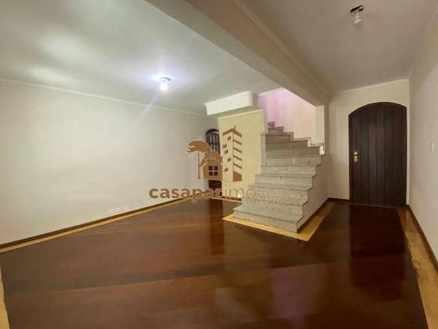 Sobrado à venda com 180m², 3 quartos com edícula e estuda permuta