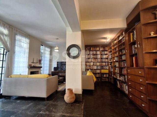 CASA à venda com 198m² na Chácara Santo Antônio com 4 quartos, 1 suíte e 2 vagas
