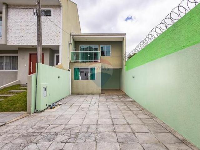 Sobrado à venda com 120m², 3 quartos, sendo 1 suíte, e 2 vagas de garagem por R$500.000,00, no Condo