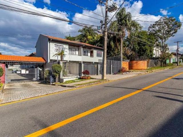 Sobrado á venda com 122,00 m² em condomínio fechado no Uberaba!