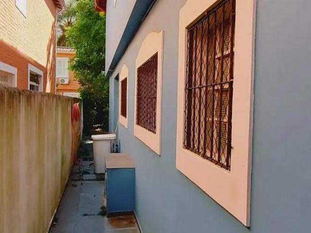 SOBRADO À VENDA COM 250 M², COM 3 AMPLOS DORMS, COM EDÍCULA AO FUNDO E VAGA PARA 2 CARROS, BROOKLIN