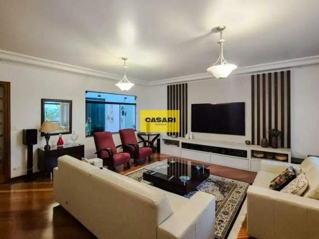 Sobrado à venda com 260m² sendo 3 suítes e 4 vagas Vila Euclides São Bernardo do Campo