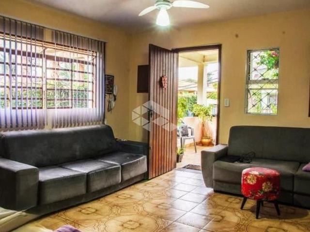 Sobrado à venda com 270m², 4 dormitórios e 7 vagas