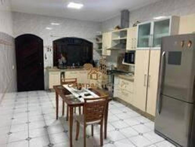 Sobrado à venda com 280m², 3 Quartos com 6 Vagas e Churrasqueira
