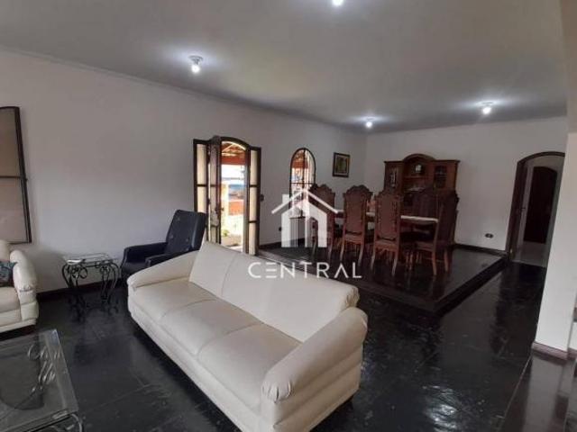 Sobrado a venda com 290m² 5 Dormitórios 4 Banheiros 8 Vagas de carros Vila Rosália Guarulh
